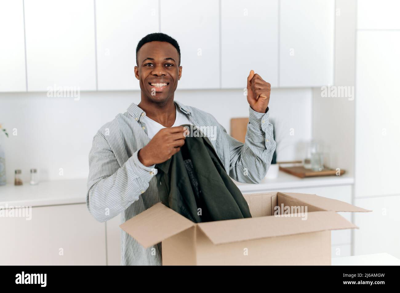 Attractive package delivery man hi-res stock photography and images - Alamy