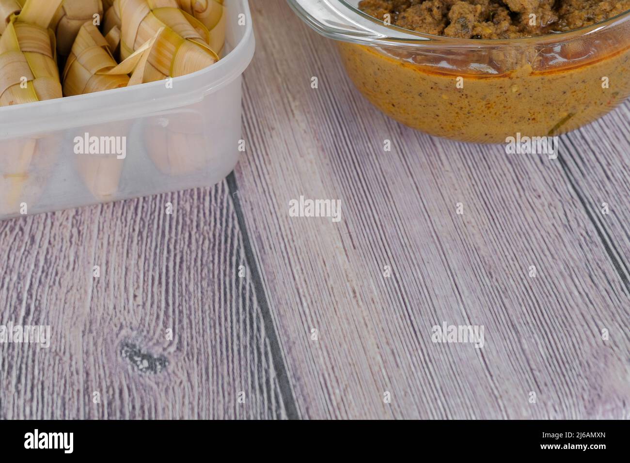 " Ketupat , Rendang, Kuah Kacang & Asam Pedas Tetel" . Traditional ...