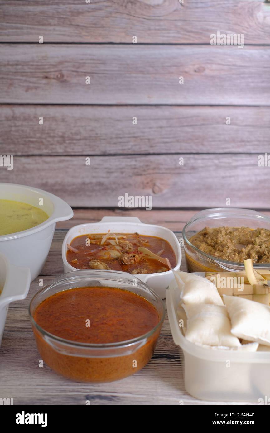 " Ketupat , Rendang, Kuah Kacang & Asam Pedas Tetel" . Traditional ...