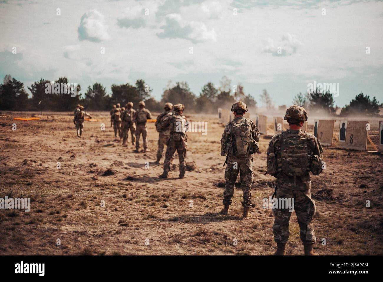 U.S. Soldiers assigned to Alpha Company, 1st Battalion, 8th Infantry ...