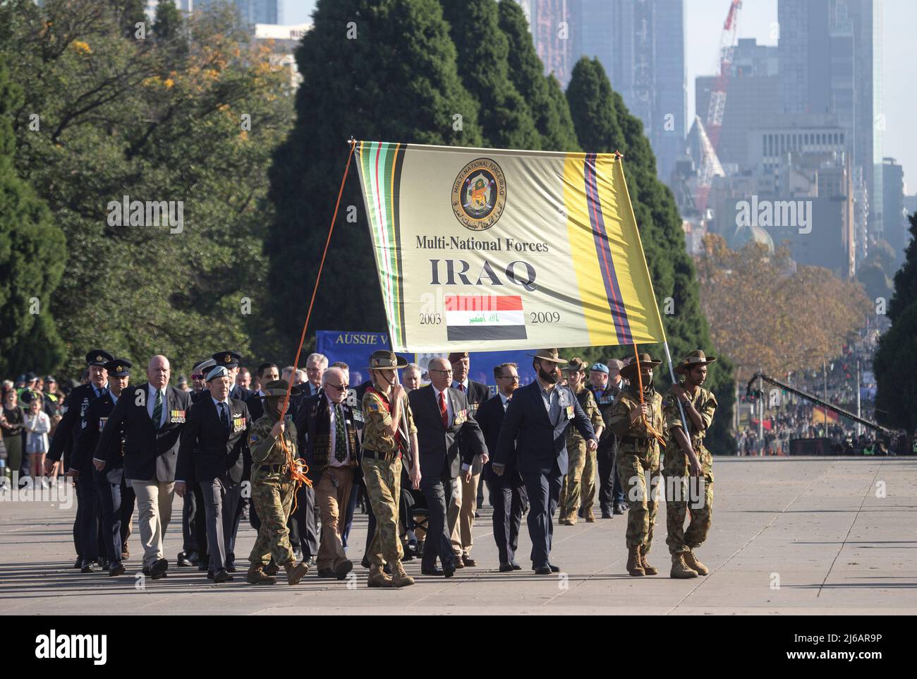 Melbourne Australia: Anzac Day parade at Shrine of Remembrance. ANZAC ...