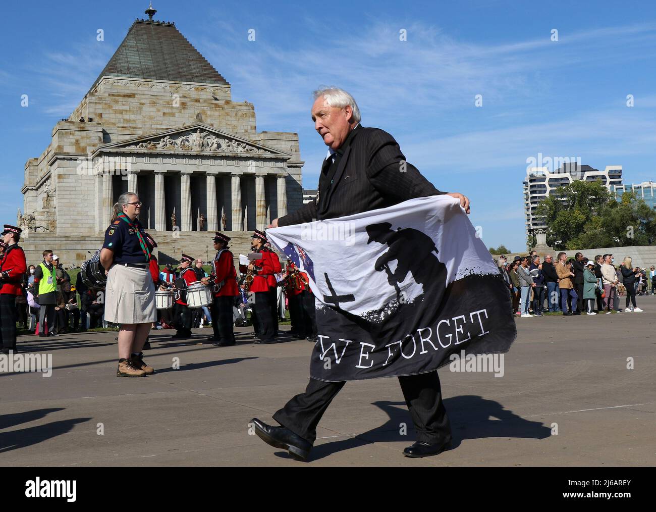 Melbourne Australia: Anzac Day parade at Shrine of Remembrance. ANZAC ...