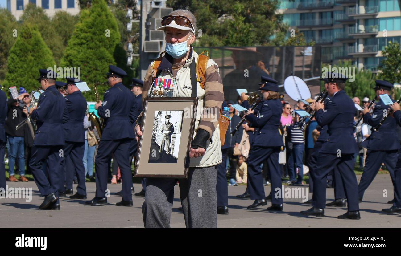 Melbourne Australia: Anzac Day parade at Shrine of Remembrance. ANZAC ...