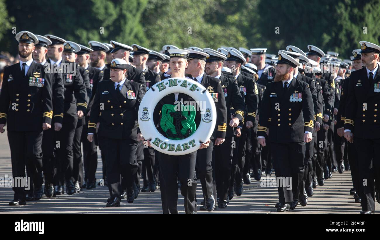 Australian soldiers marching in parade hi-res stock photography and ...