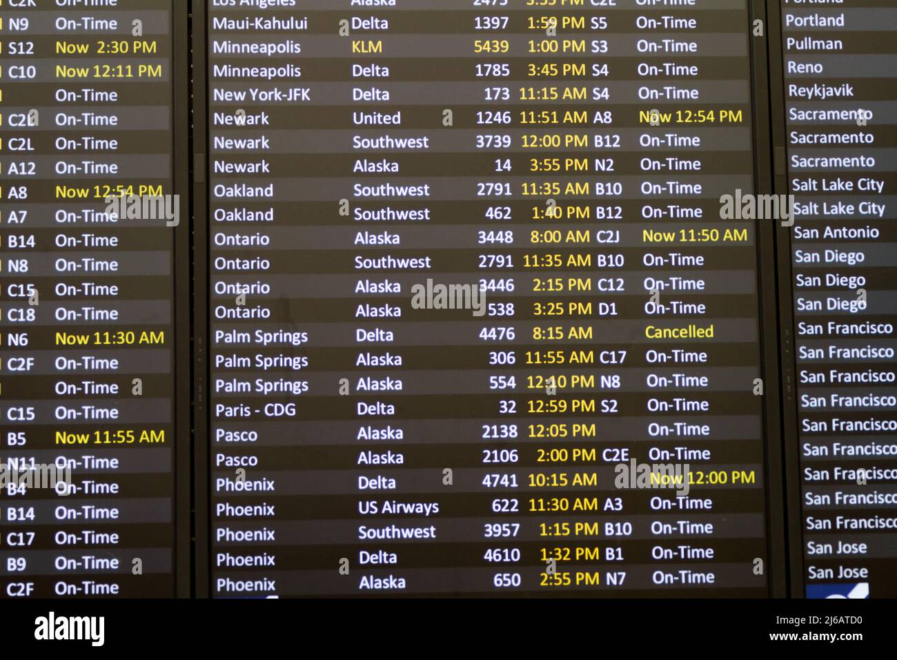 Airport flight time board hi-res stock photography and images - Alamy
