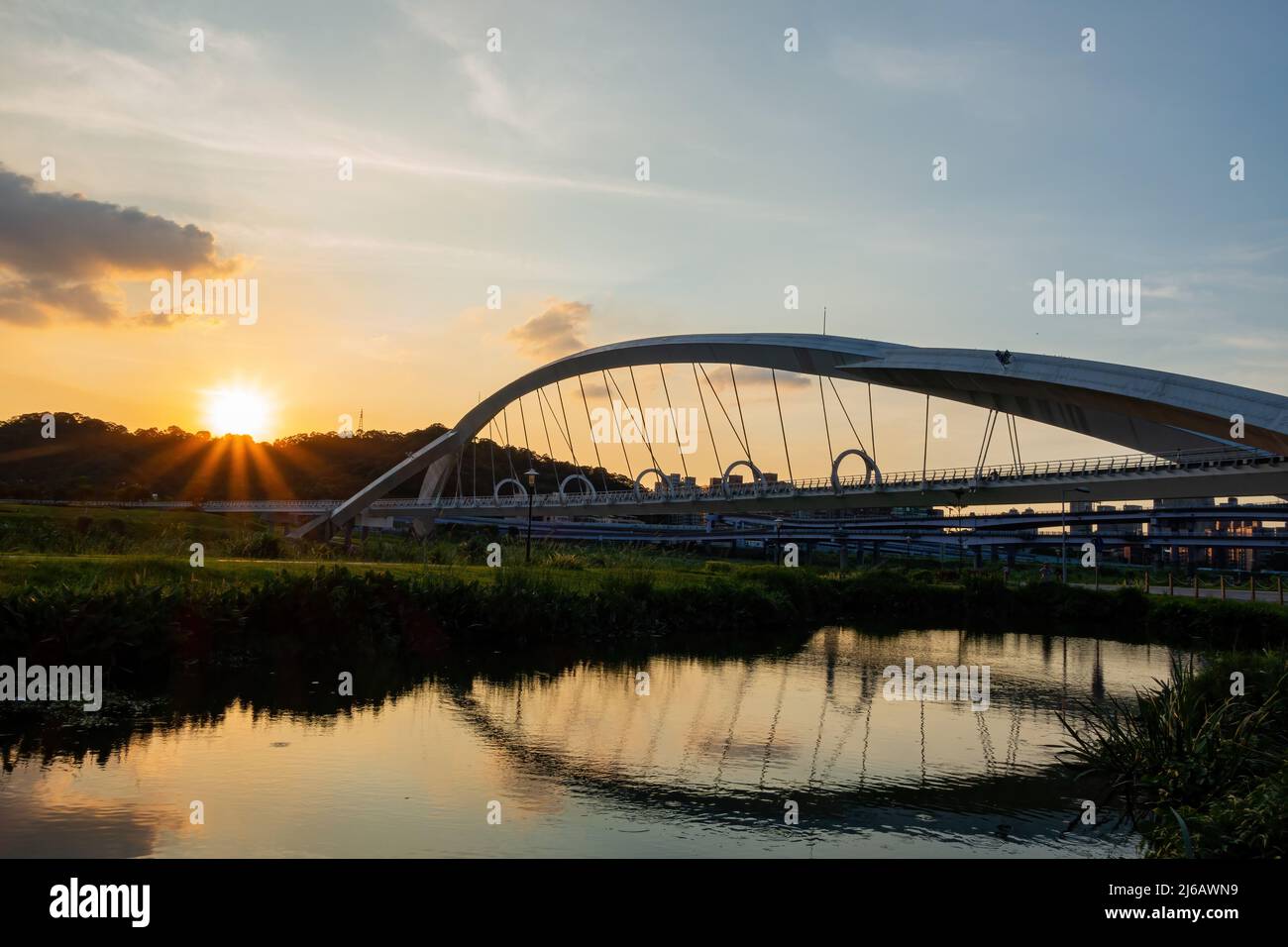 Asia taiwan view suspension bridge hi-res stock photography and images ...