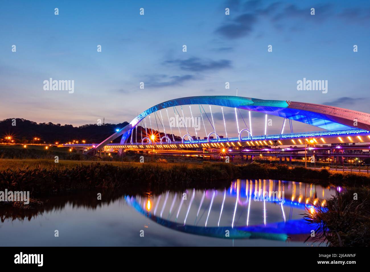 Sunset Twilight view of the Yangguang Bridge at Taipei, Taiwan Stock ...