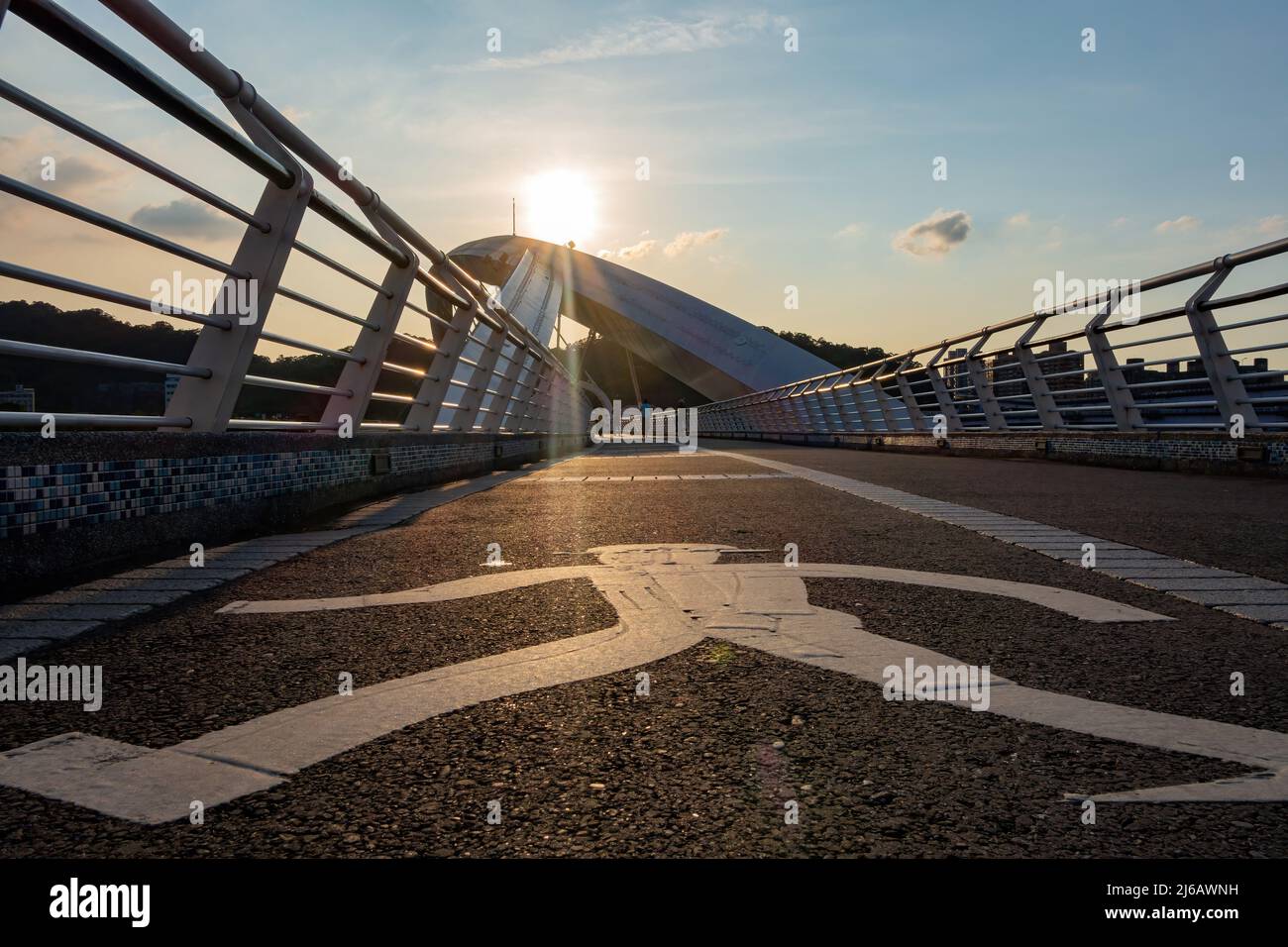 Sunset Twilight view of the Yangguang Bridge at Taipei, Taiwan Stock ...