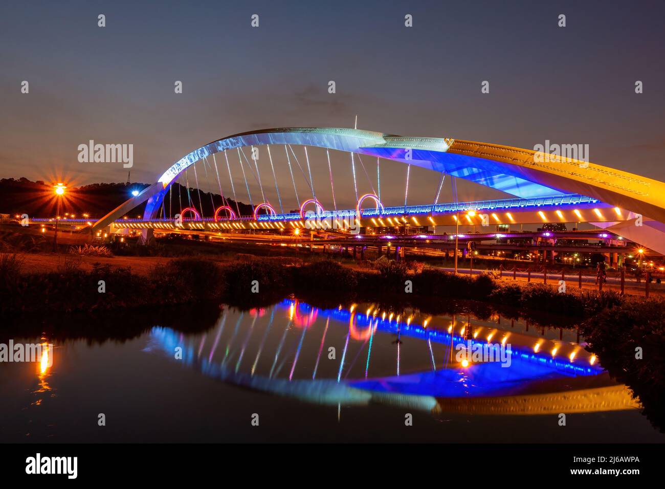 Sunset Twilight view of the Yangguang Bridge at Taipei, Taiwan Stock ...