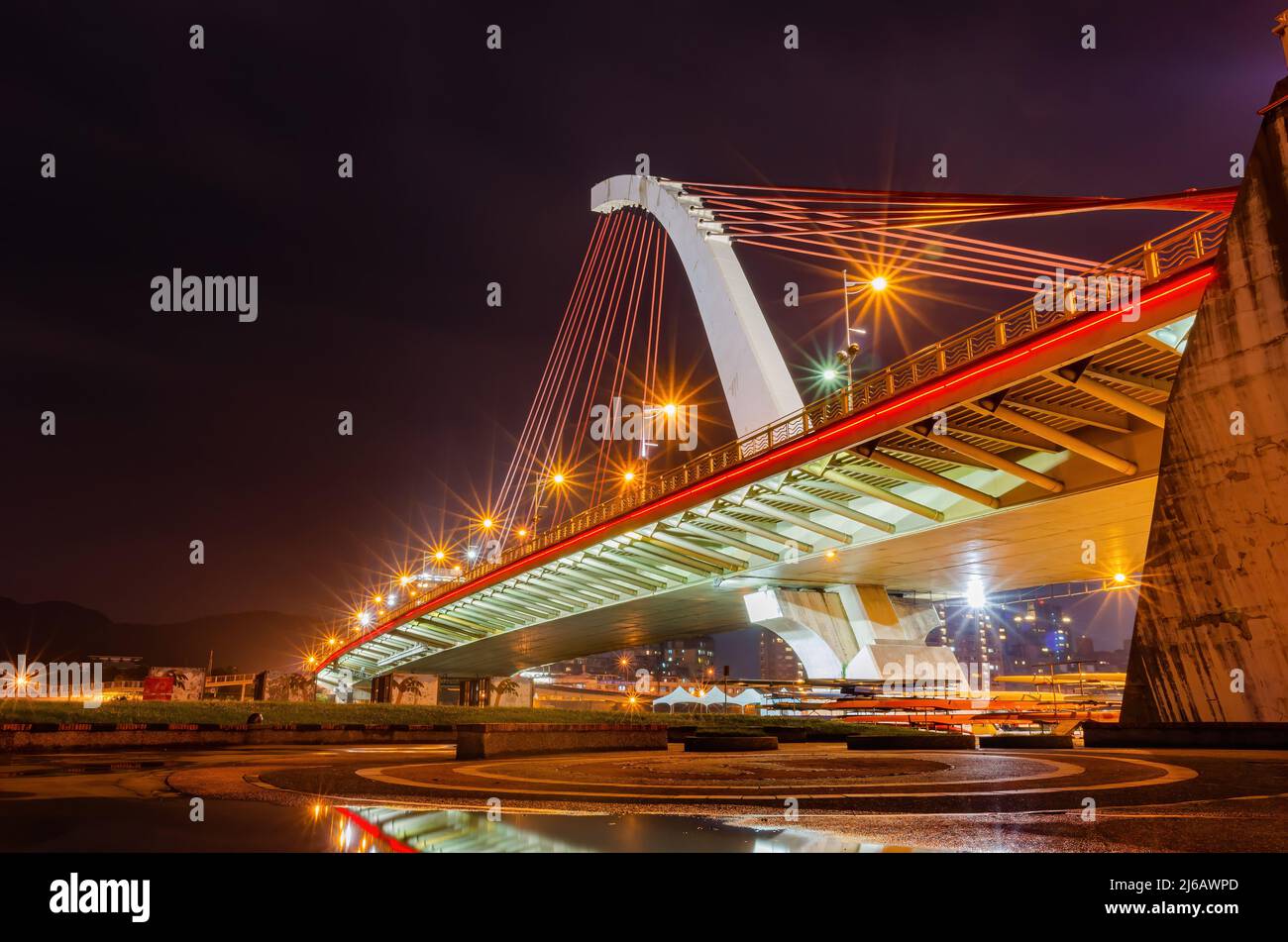 Sunset Twilight view of the Dazhi Bridge at Taipei, Taiwan Stock Photo ...
