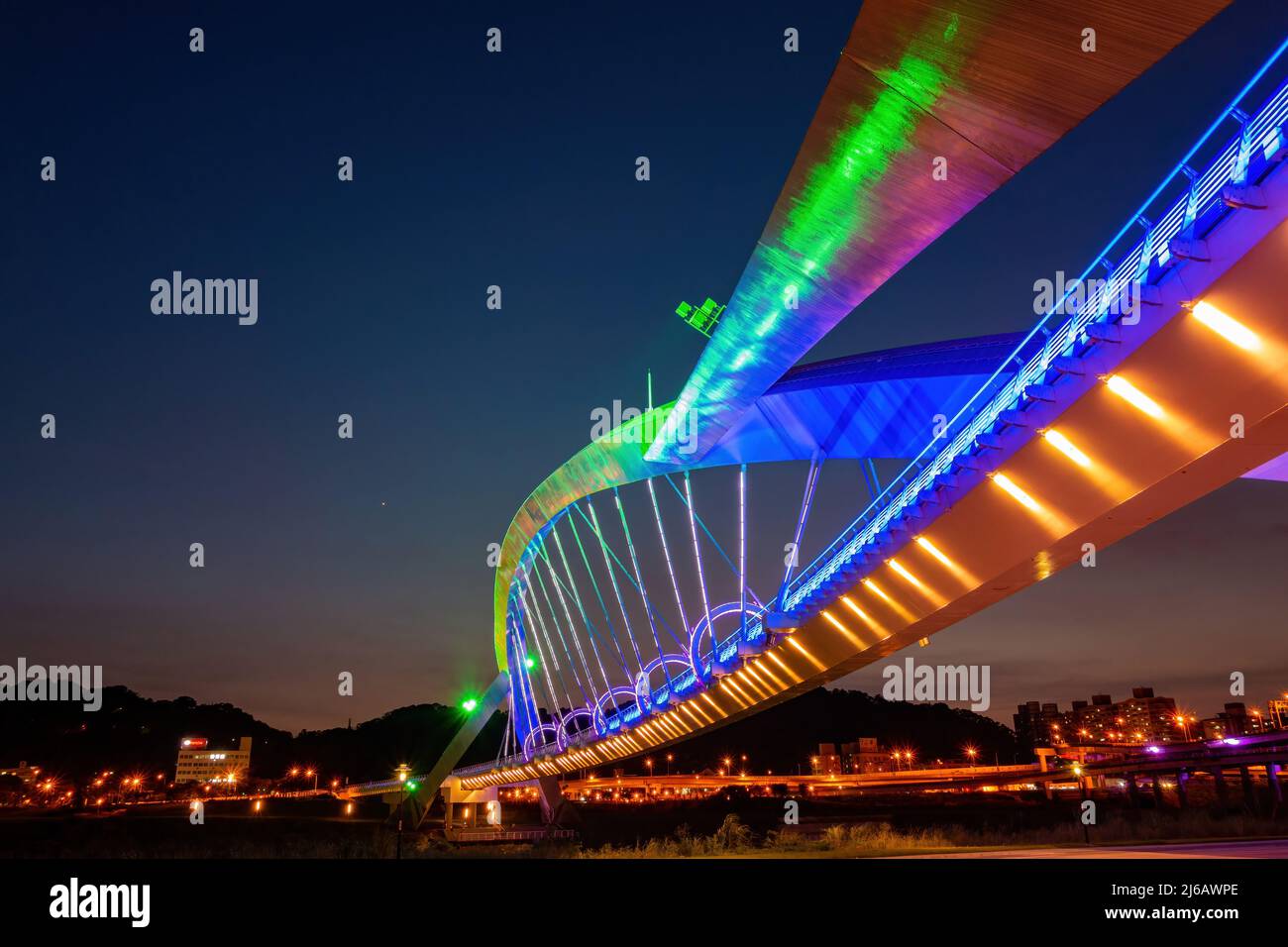 Sunset Twilight view of the Yangguang Bridge at Taipei, Taiwan Stock ...