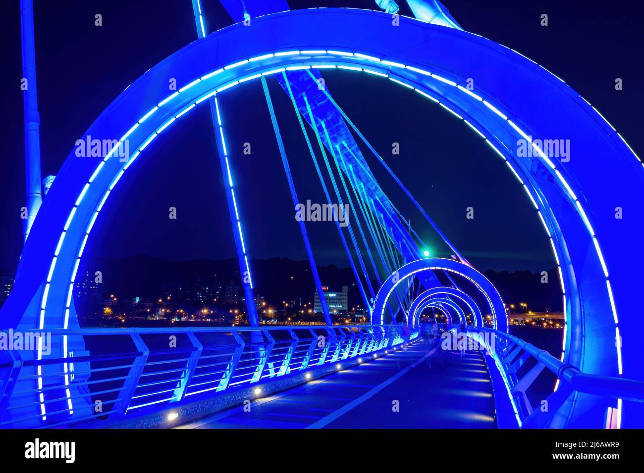 Sunset Twilight view of the Yangguang Bridge at Taipei, Taiwan Stock ...