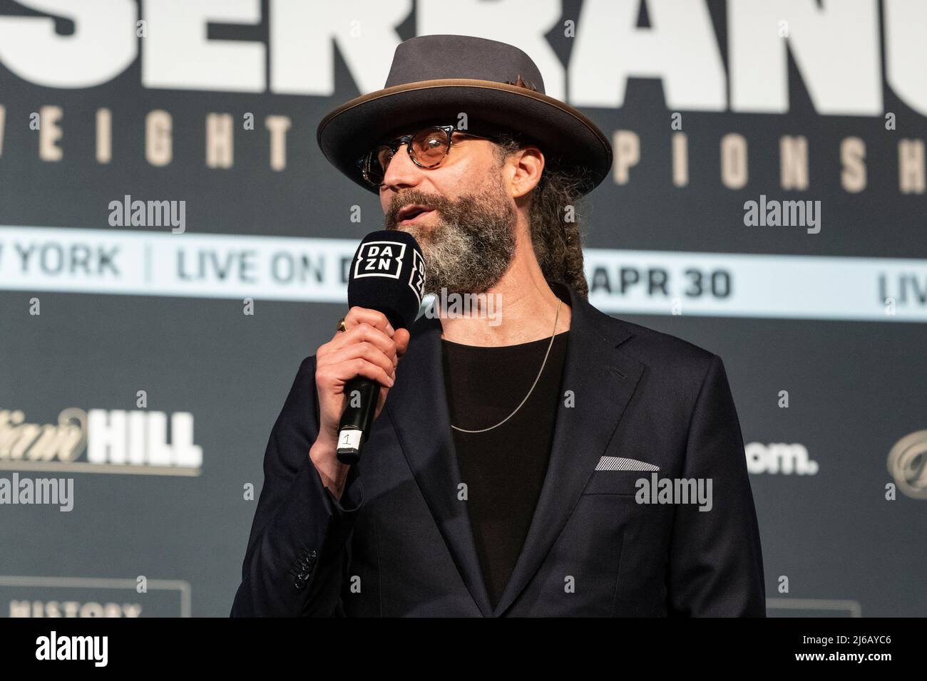 Madison square garden boxing ring hi-res stock photography and images ...