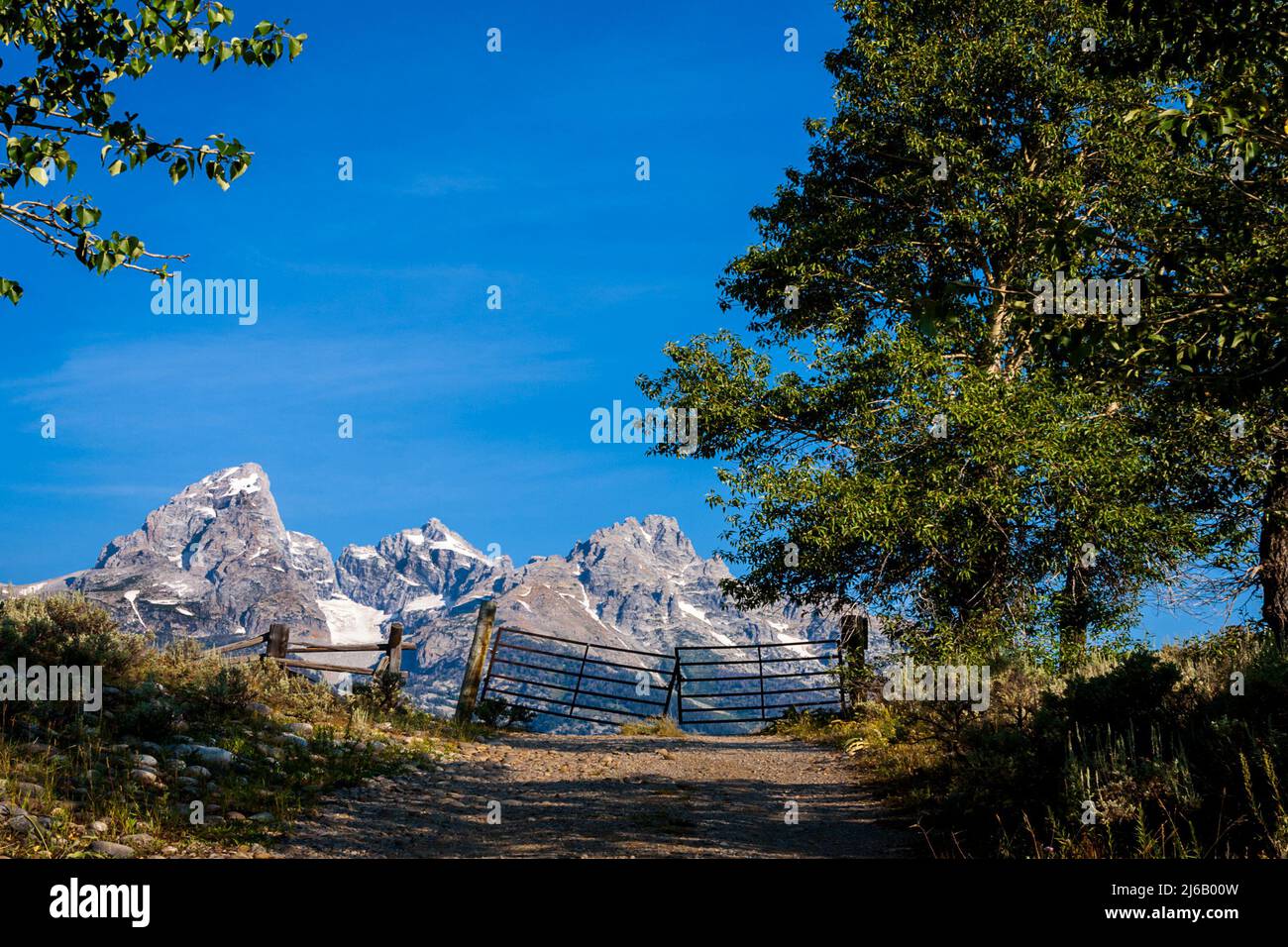 Ranch gate silhouette hi-res stock photography and images - Alamy