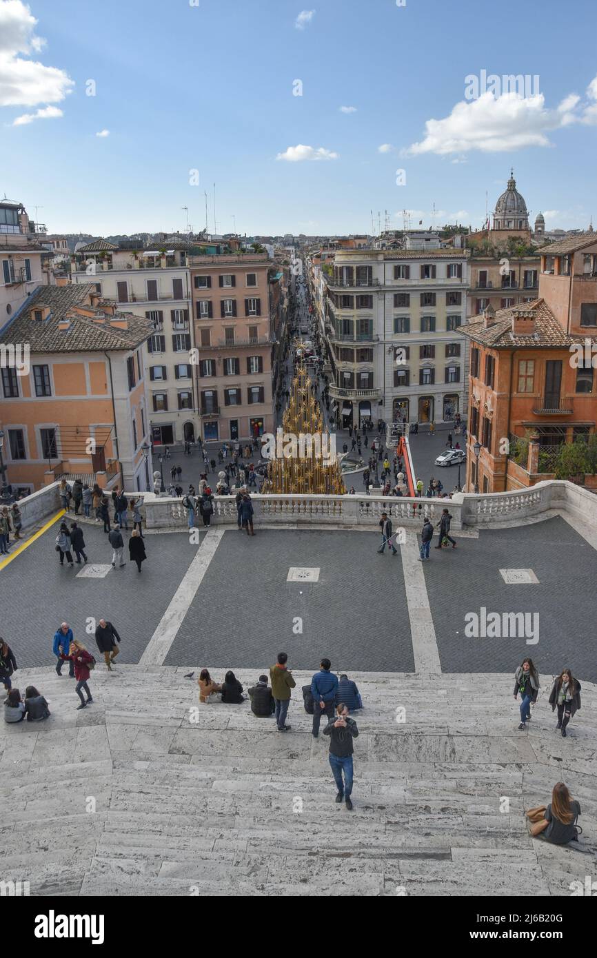 The Spanish Steps decorated for Christmas with a gold star Christmas ...
