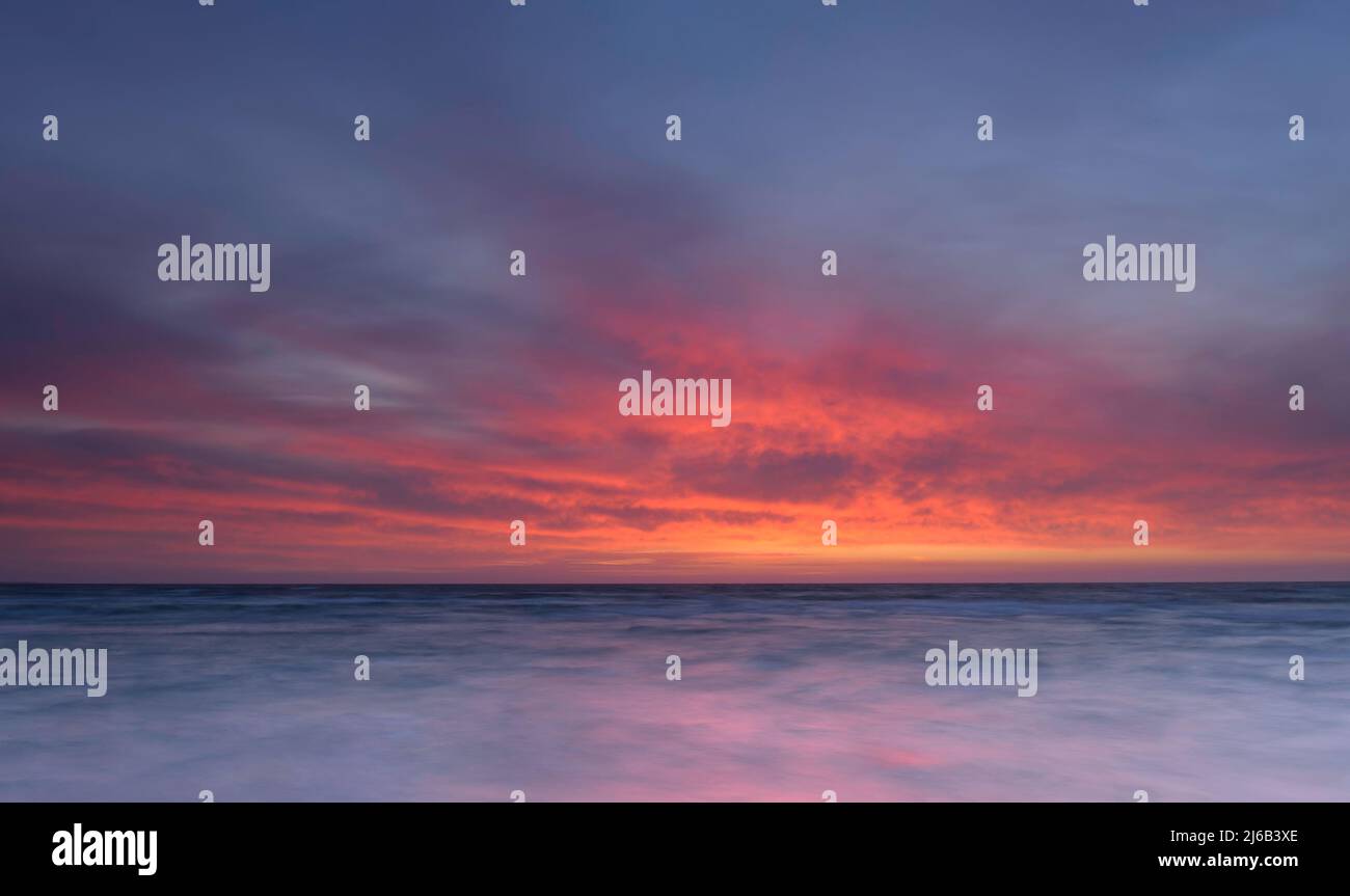 Calm water sunset reflections hi-res stock photography and images - Alamy