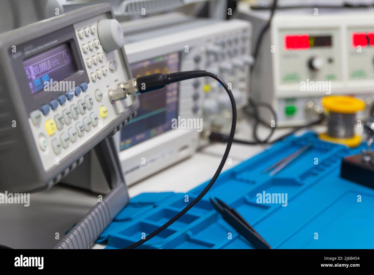 Power supplies and electronic measuring devices in the laboratory ...