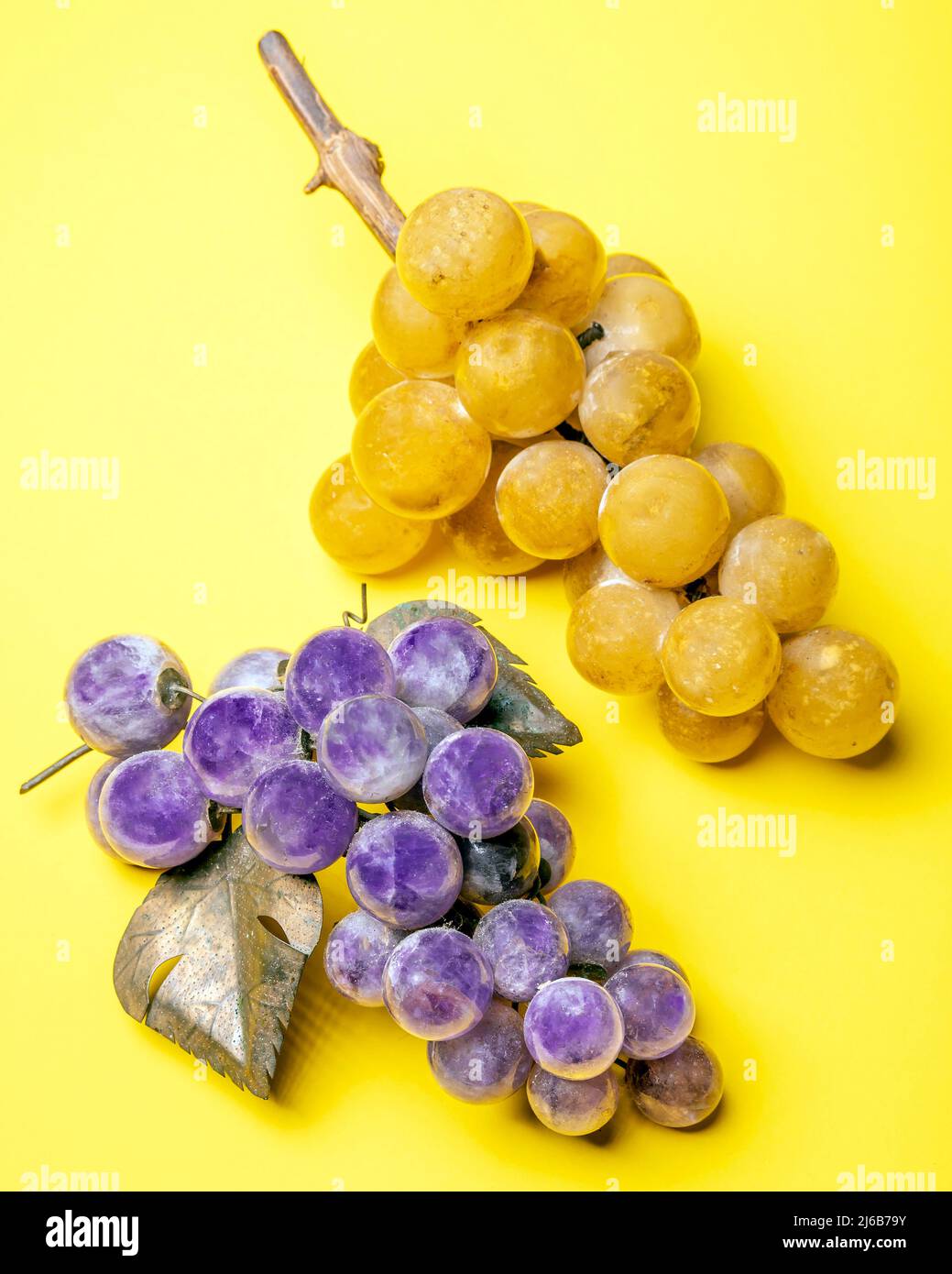 Bunch of glass grapes hi-res stock photography and images - Alamy