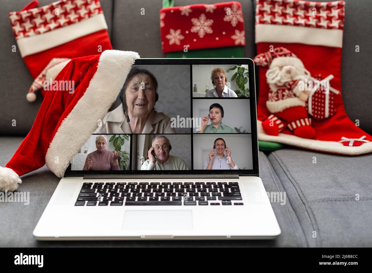 Virtual Christmas tree meeting team teleworking. Family video call ...