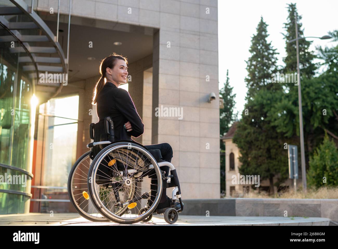 Woman who uses a wheelchair hi-res stock photography and images - Alamy