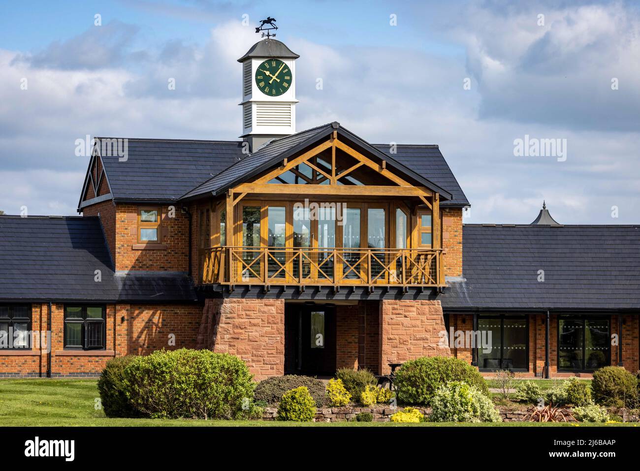 Manor house horse racing stables hi-res stock photography and images ...