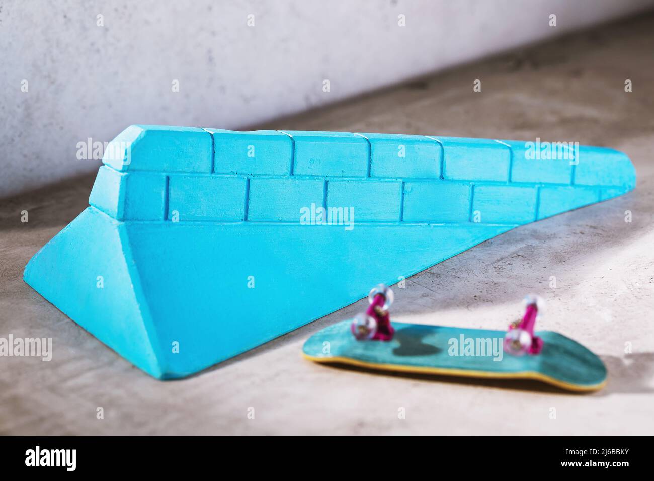 Gypsum ramp blue and fingerboard on the table, close-up Stock Photo - Alamy