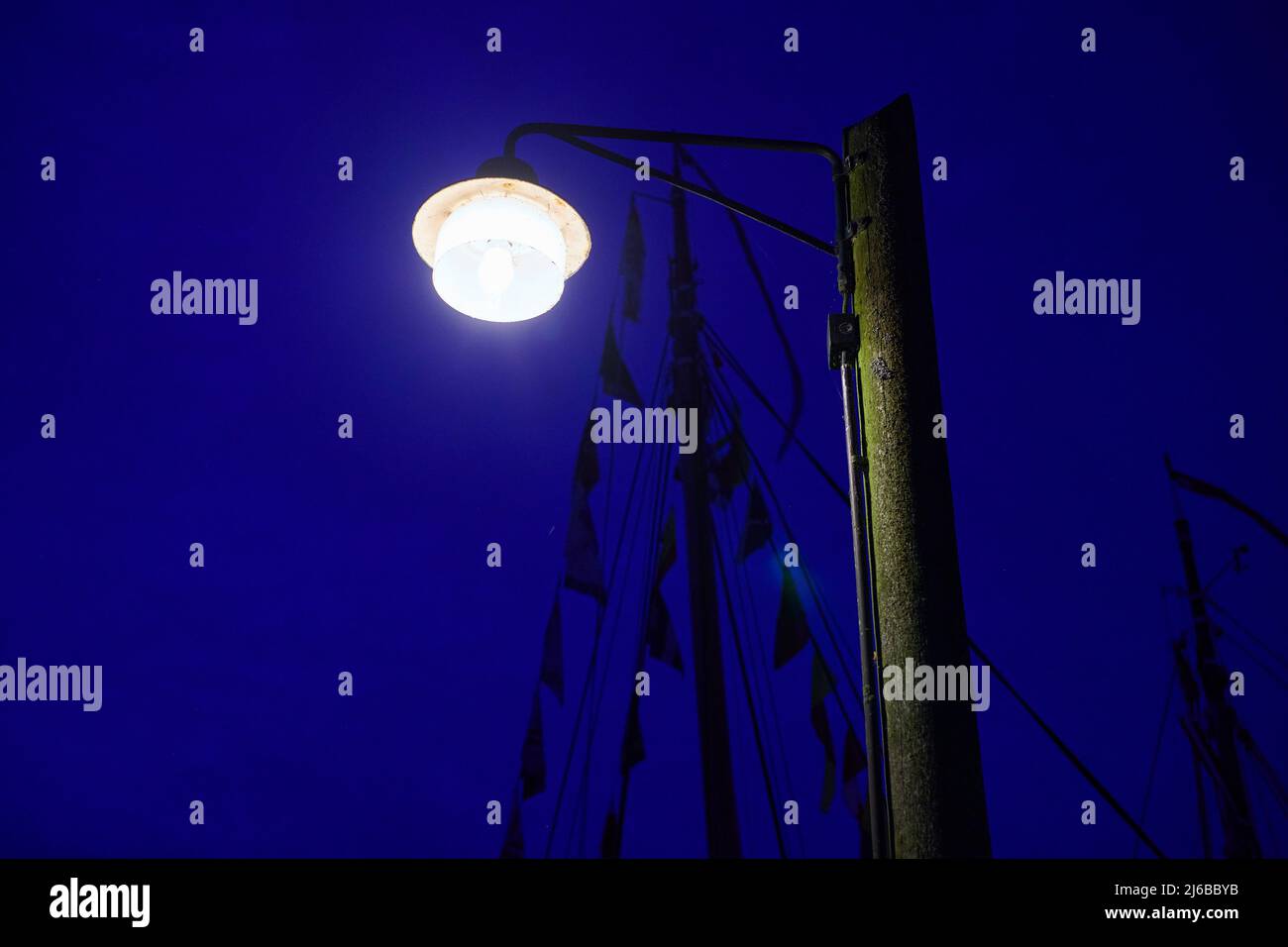 Street light on wooden pole hi-res stock photography and images - Alamy