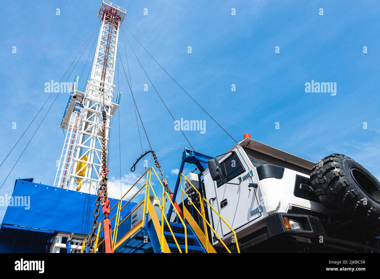 Mobile drilling rig close-up. Drilling and servicing oil and gas wells ...