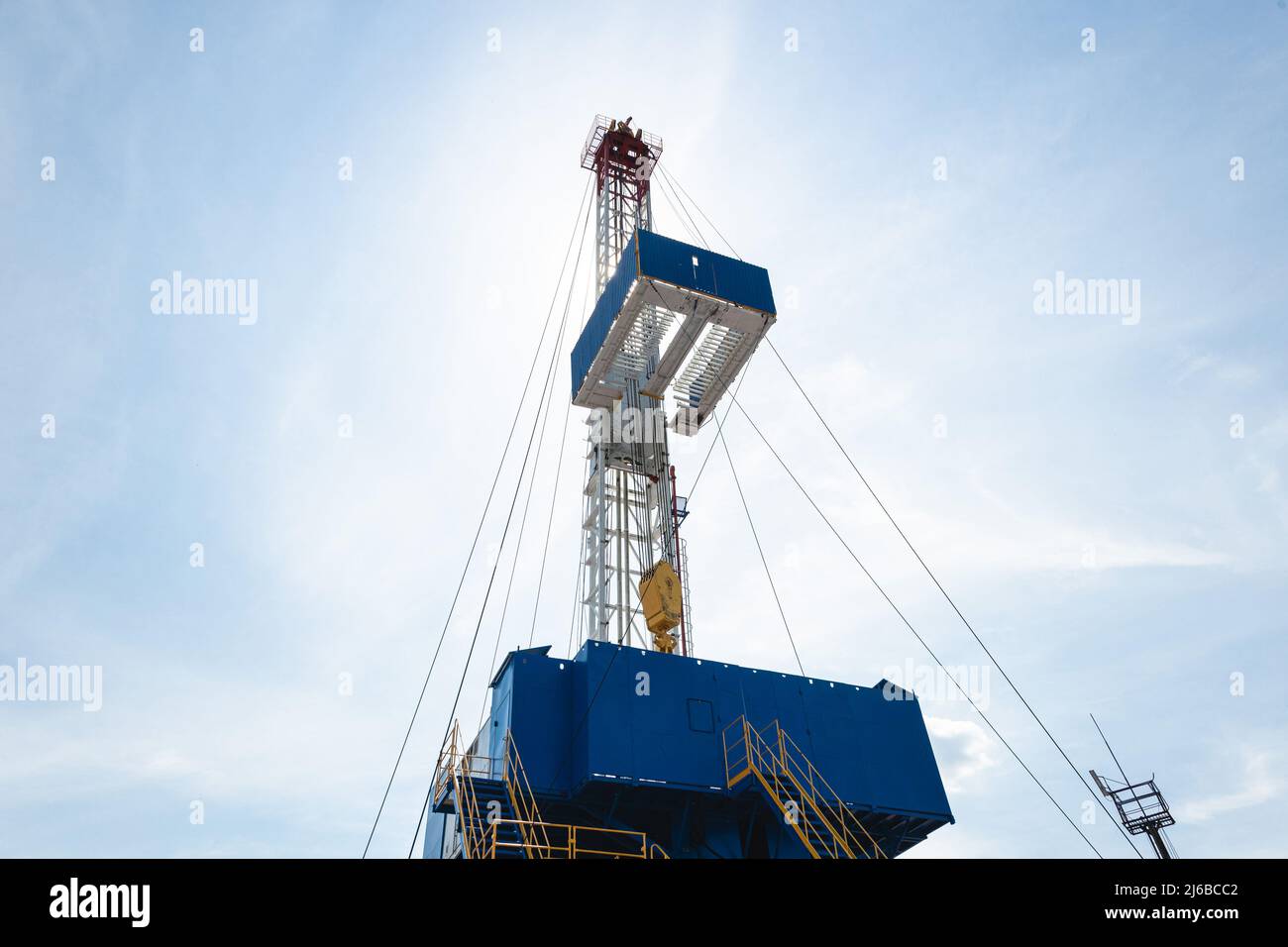 Mobile drilling rig close-up. Drilling and servicing oil and gas wells ...