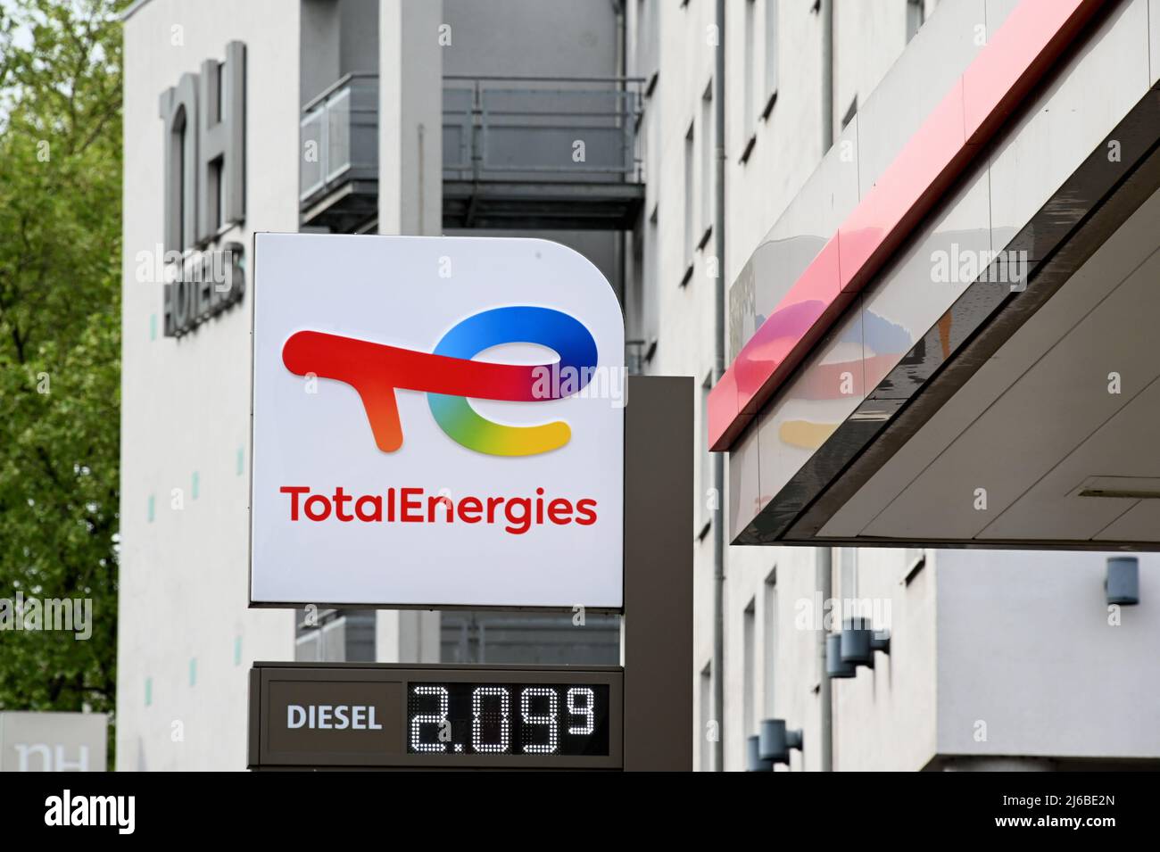 29 April 2022, North Rhine-Westphalia, Cologne: A board with the ...