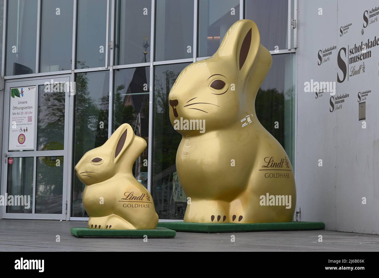 29 April 2022, North Rhine-Westphalia, Cologne: Lindt Gold Bunnies ...