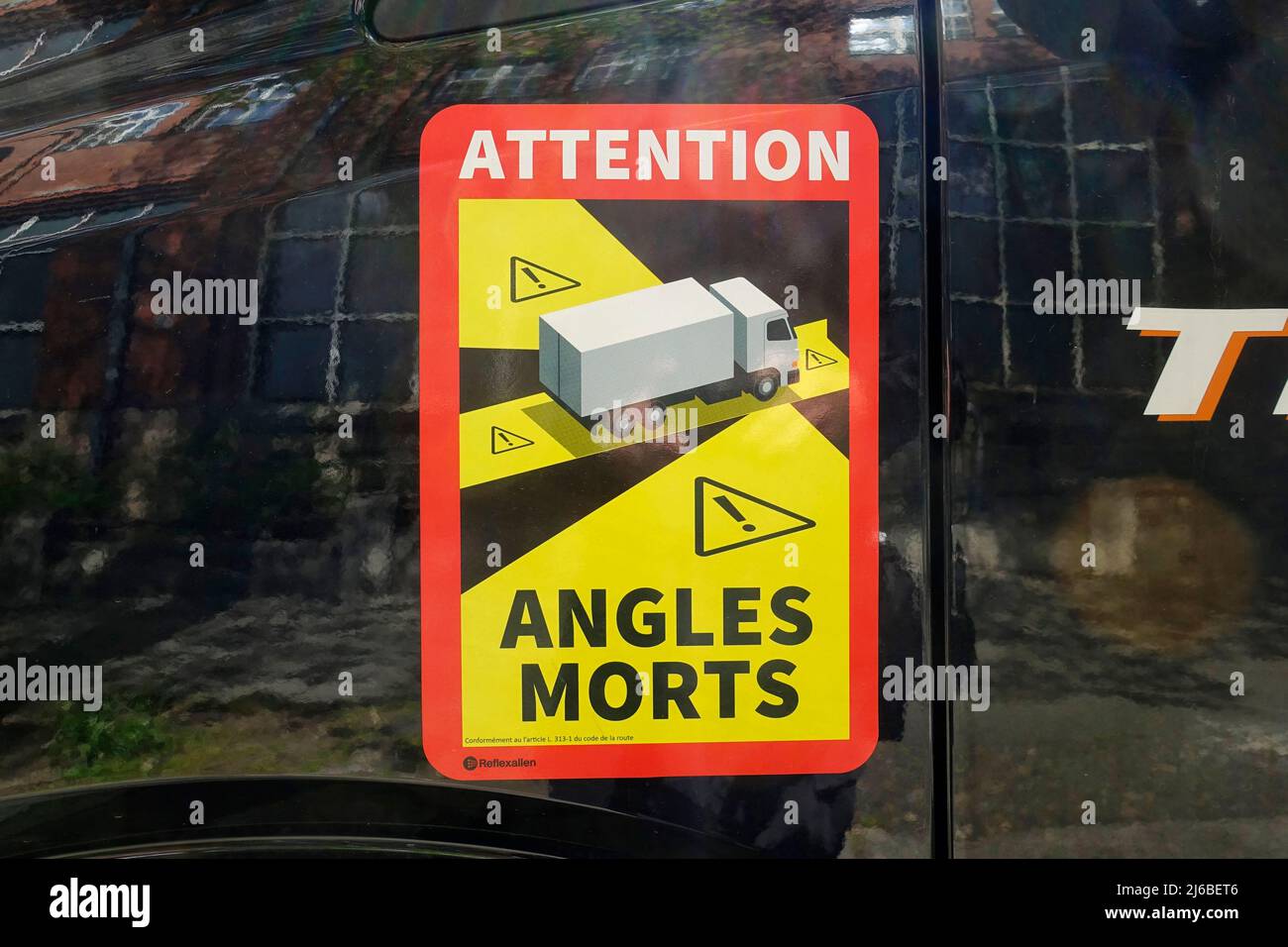 Attention angles morts hi-res stock photography and images - Alamy