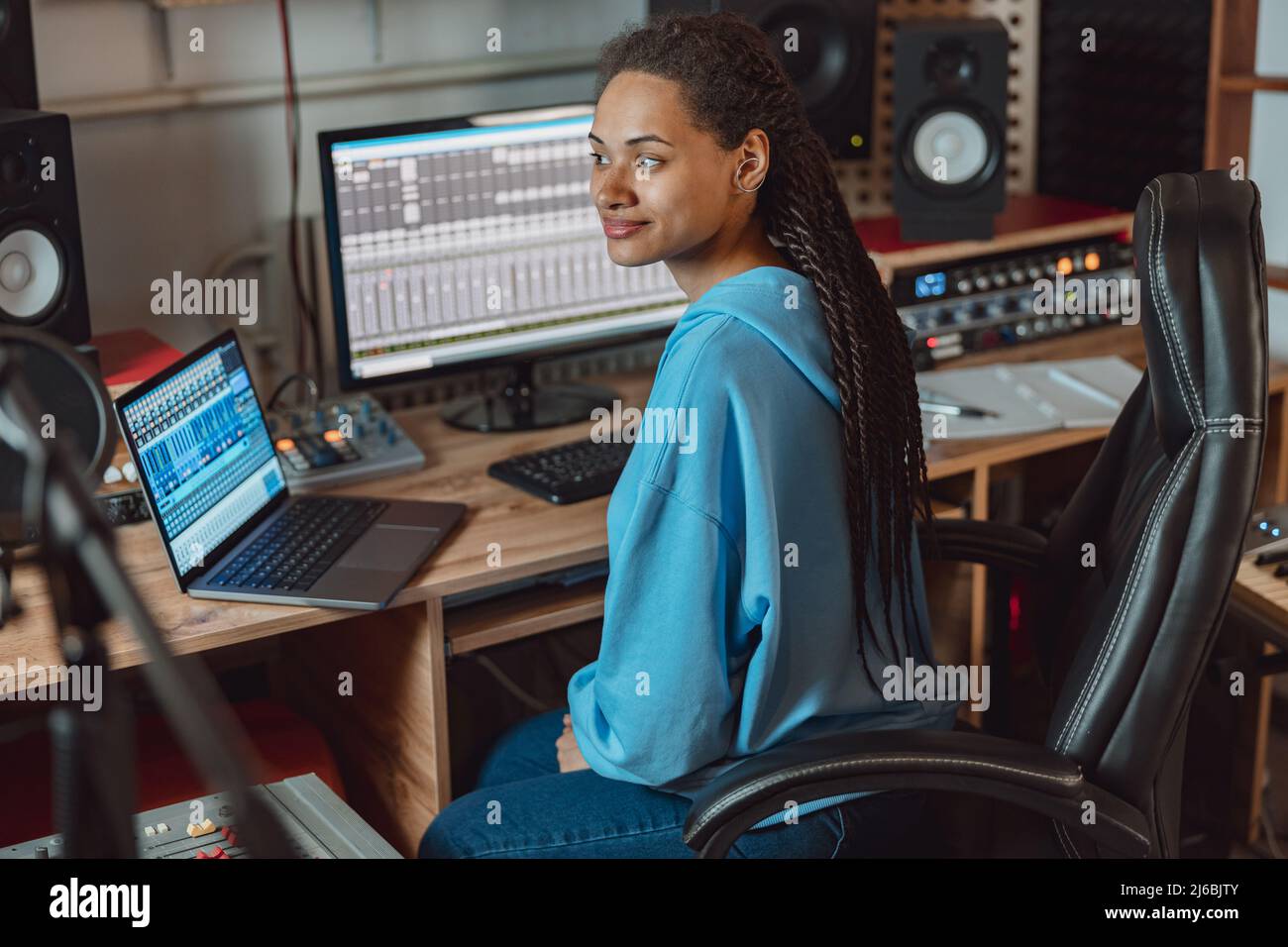Music engineer hi-res stock photography and images - Alamy