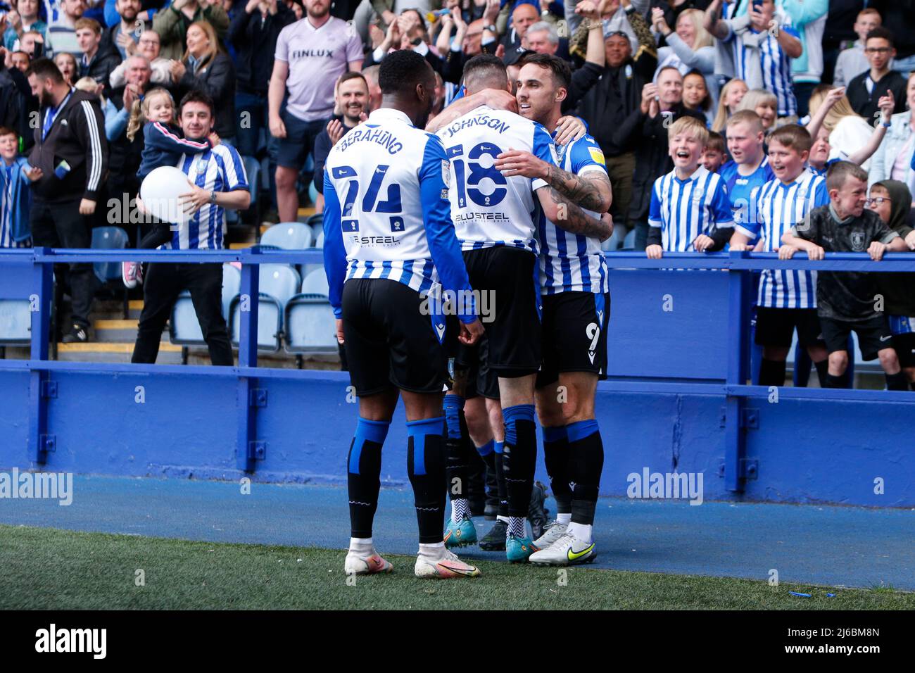 Lee Gregory #9 of Sheffield Wednesday Celebrates scoring a goal to make ...