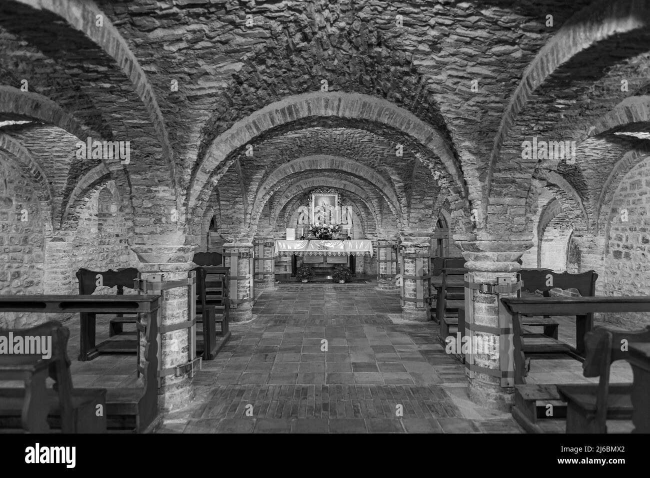 Altar romanesque gothic Black and White Stock Photos & Images - Alamy