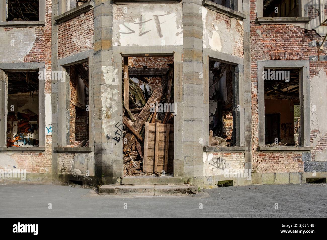 Discovering old and abandoned building lost in, the countryside. Walls ...