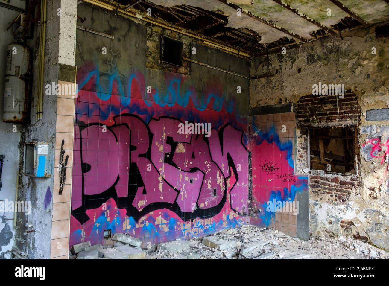Discovering old and abandoned building lost in, the countryside. Walls ...