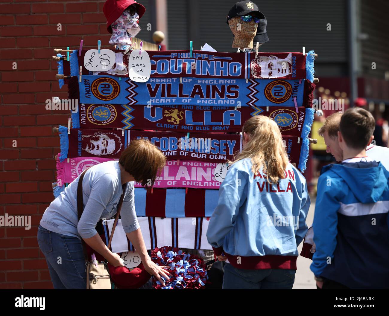 Picture stall should look hi-res stock photography and images - Alamy