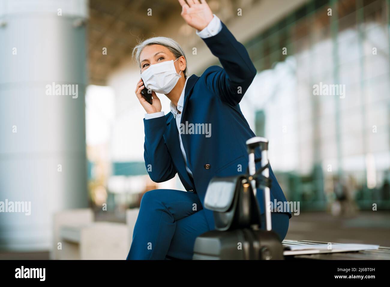 Hand wave at airport hi-res stock photography and images - Alamy
