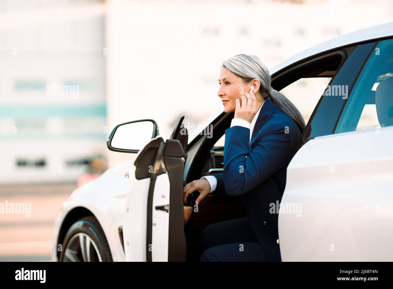 Getting out car hi-res stock photography and images - Alamy