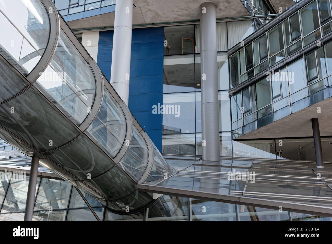 Details of a high-rise office building in Hanover, Germany ...