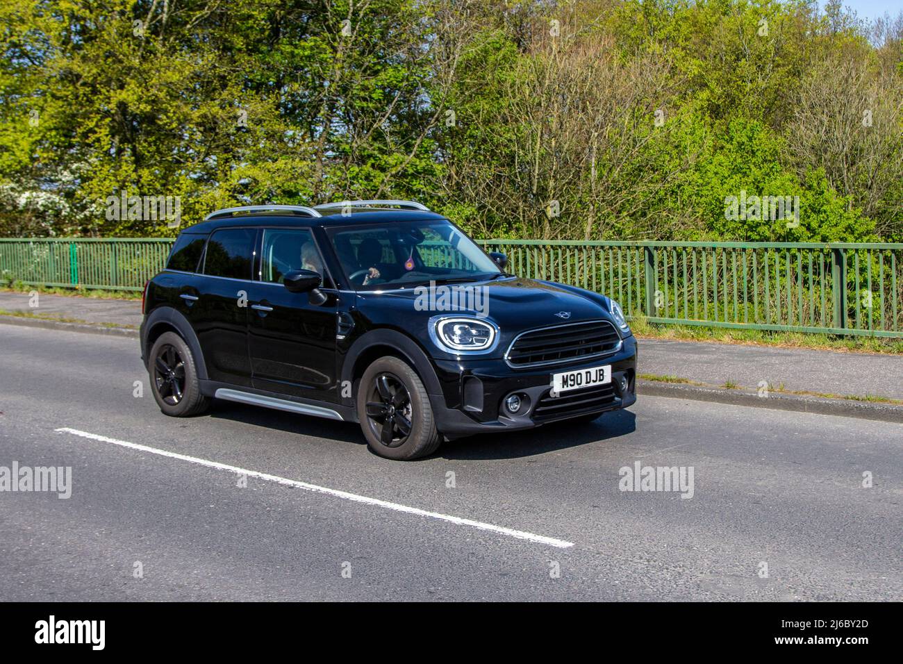 Black suv side view uk hi-res stock photography and images - Alamy