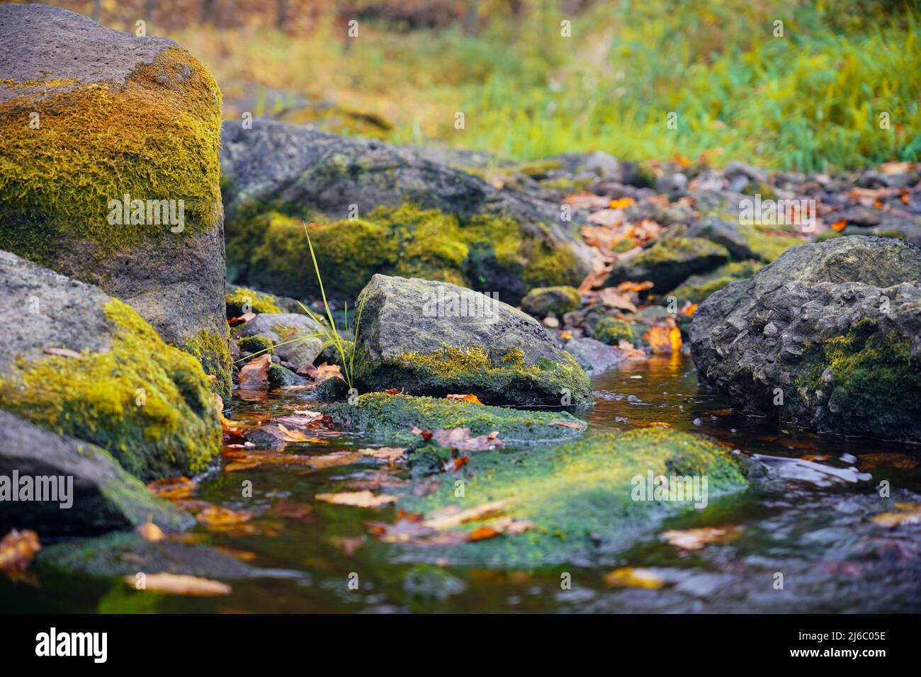 Water falling stone hi-res stock photography and images - Alamy