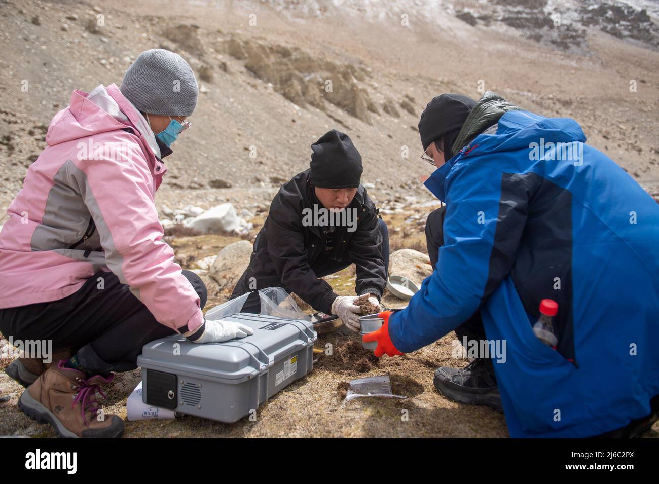 China soil survey hi-res stock photography and images - Alamy