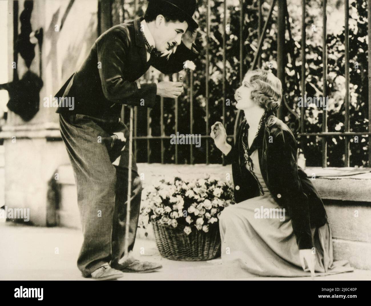 City lights 1931 virginia cherrill hi-res stock photography and images ...