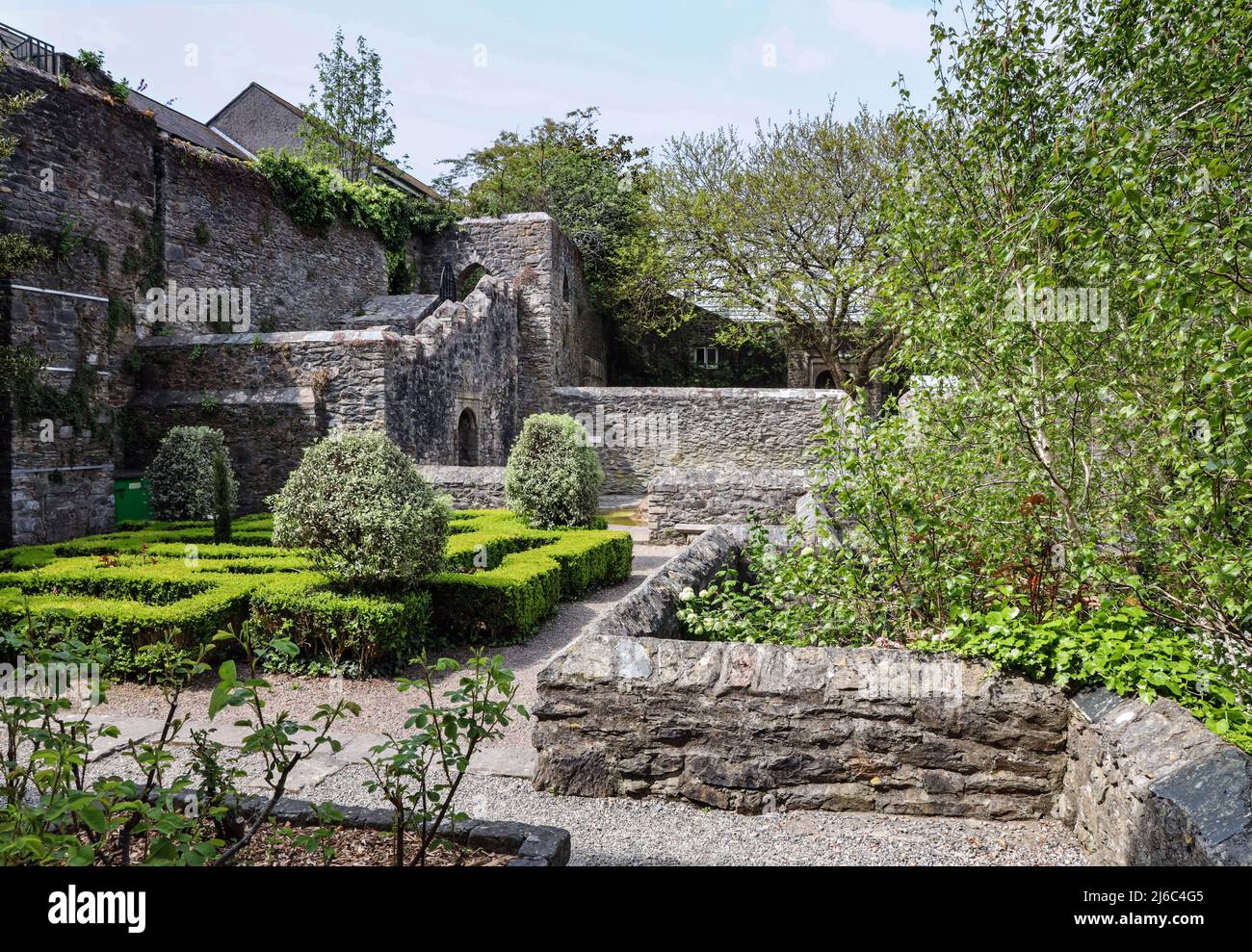 Elizabethan gardens new street plymouth hi-res stock photography and ...