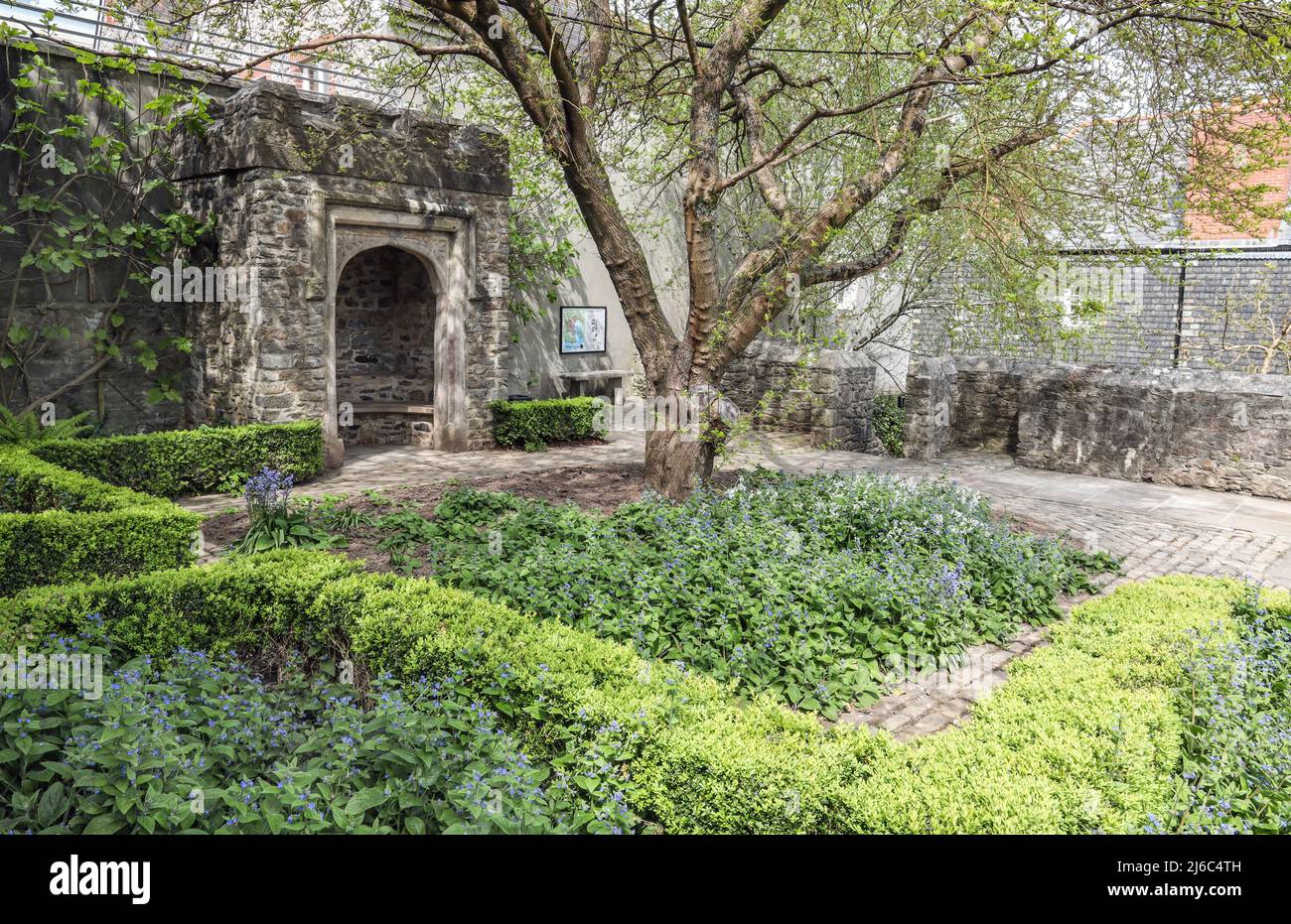 Elizabethan gardens plymouth hi-res stock photography and images - Alamy