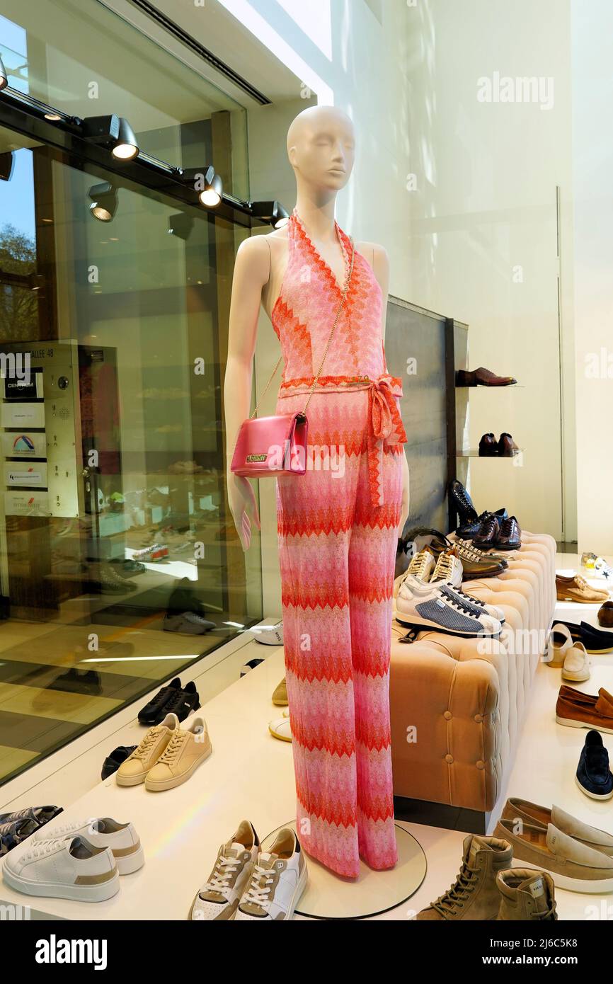 Facade dummy hi-res stock photography and images - Alamy