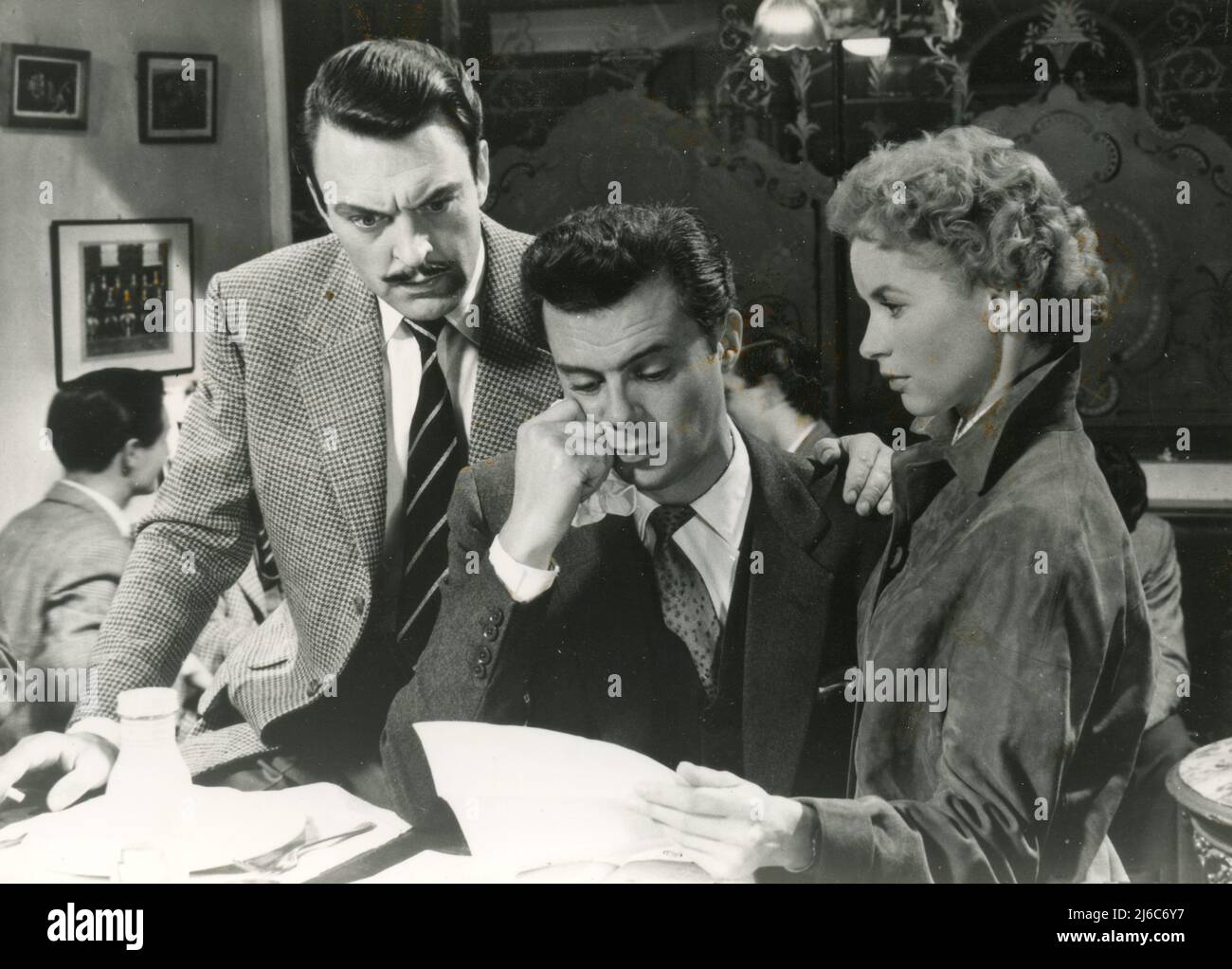 Doctor at large 1957 dirk bogarde hi-res stock photography and images ...