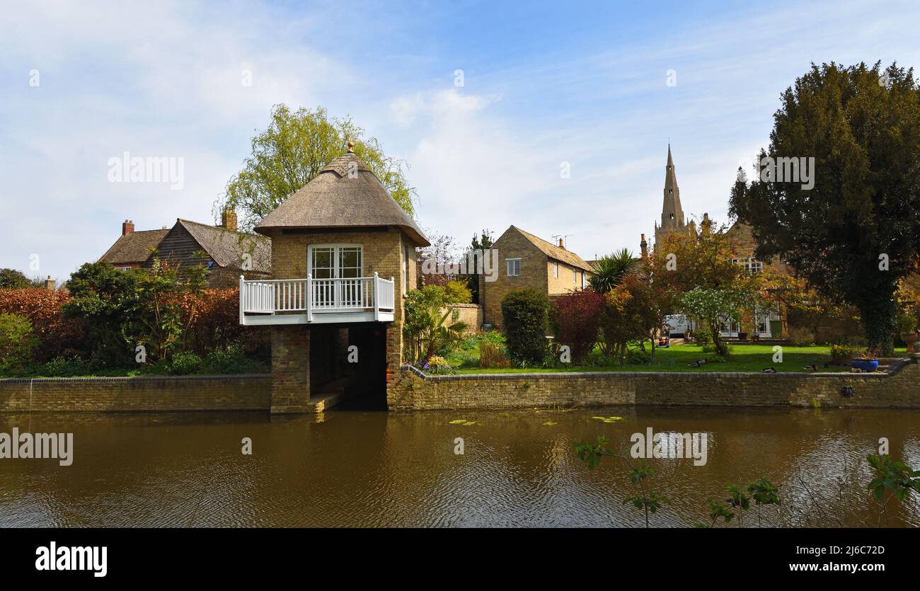 Old boathouse hi-res stock photography and images - Alamy